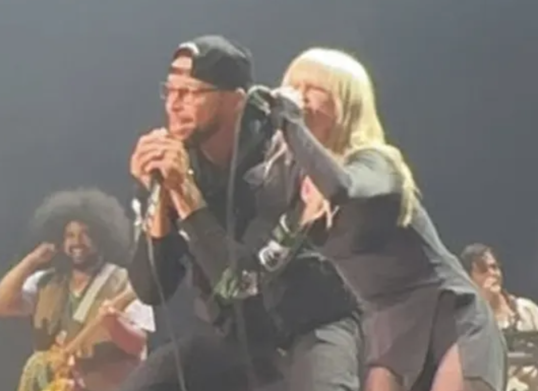 Steph Curry Sings His Heart Out While Onstage With Paramore… DUDE WAS ...